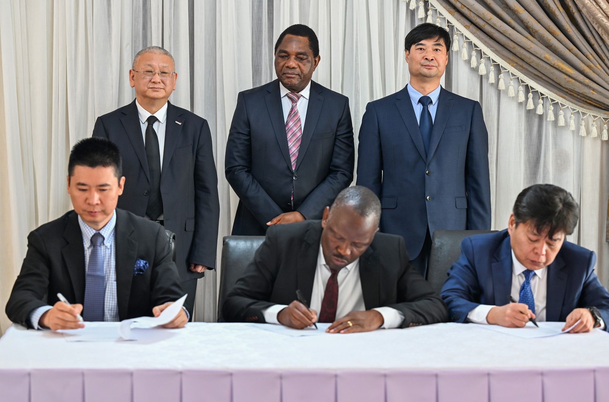 Zambia Signs 1,000MW Solar Energy Deal with Chinese Investors ...